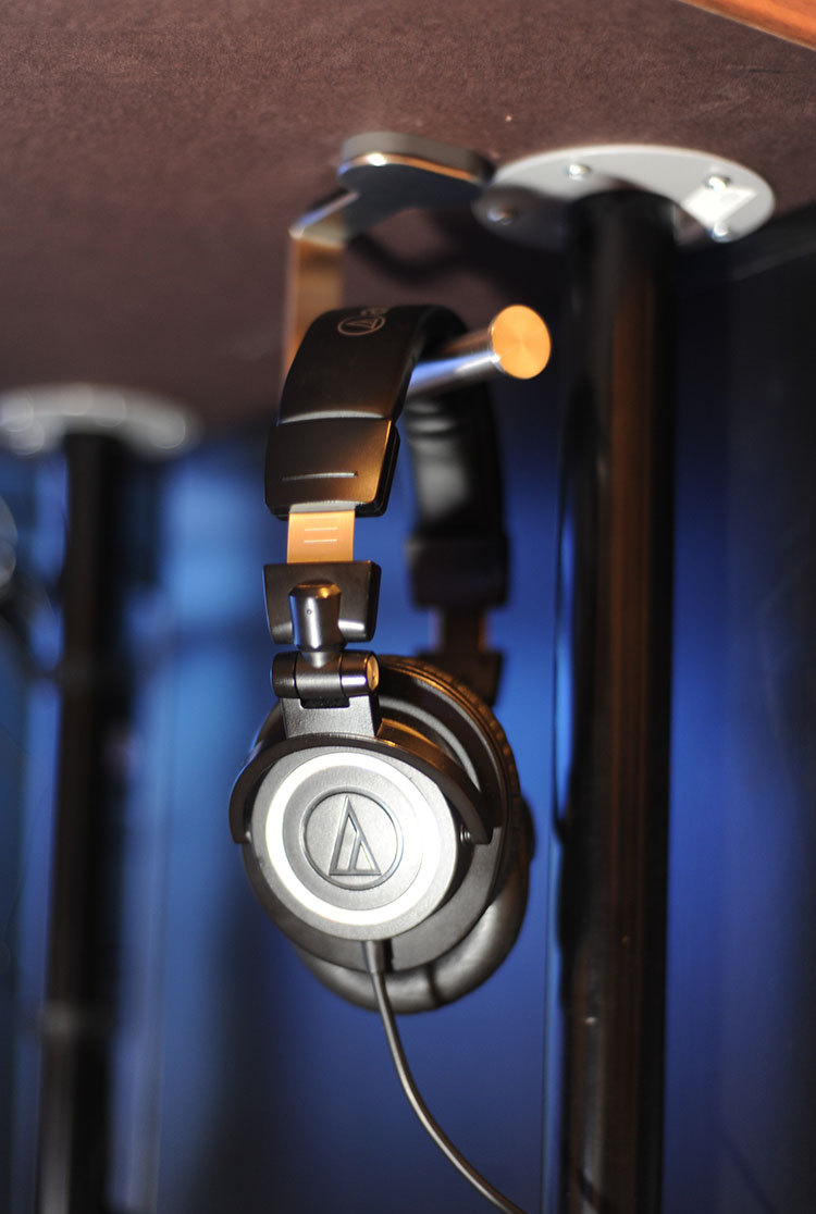 7 DIY Cable Management Ideas for your Desk - TheHomeRoute