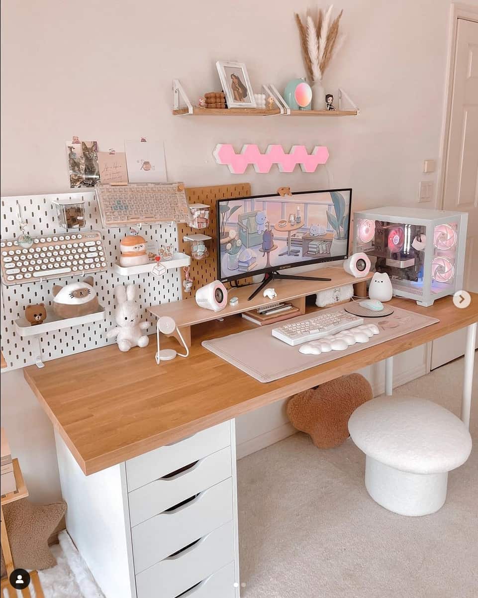 14 Cozy Gamer Girl Desk Setups - TheHomeRoute