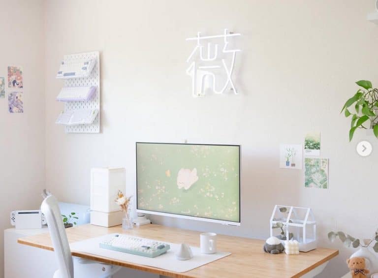 14 Cozy Gamer Girl Desk Setups - TheHomeRoute